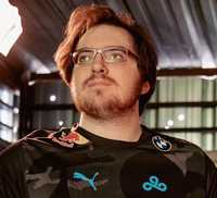 yay's Gaming Gear, PC Setup, & Settings (2025)